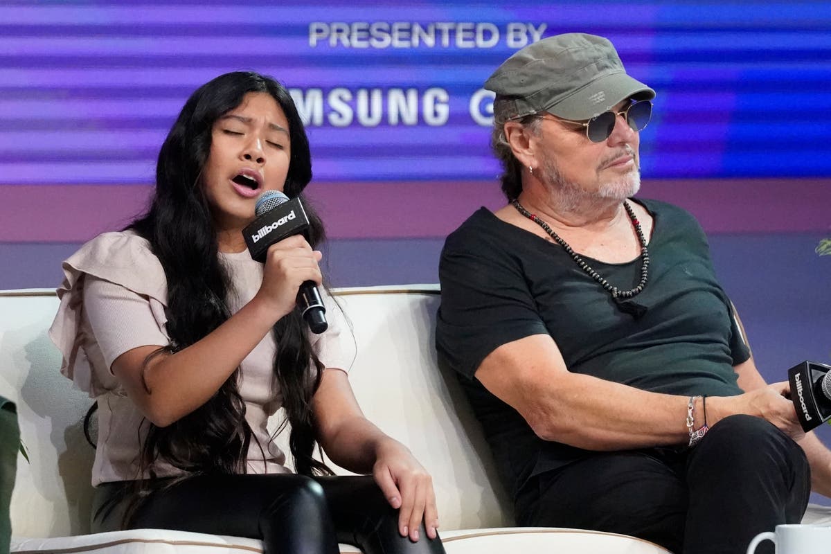 Maná relanza “El reloj cucú” con joven artista mexicana | Independent ...