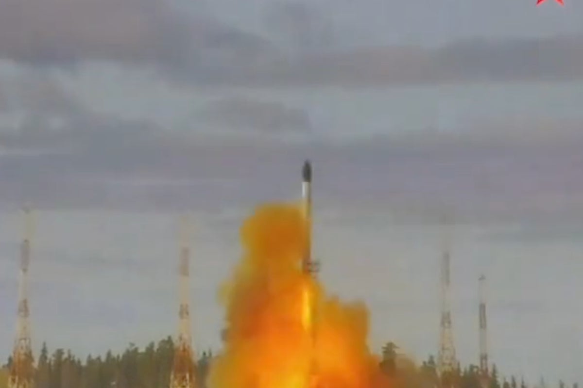 Putin dice que misil intercontinental con capacidad nuclear hará que ...