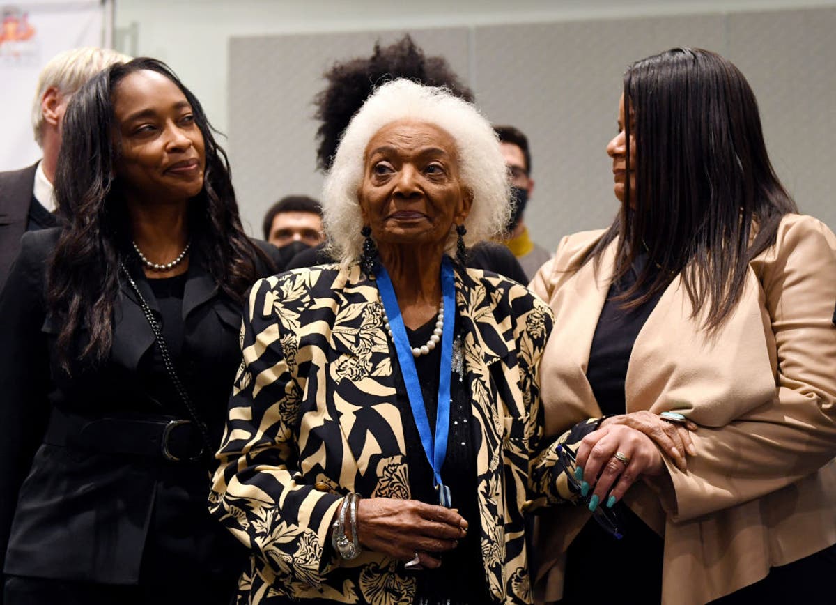 Nichelle Nichols La Actriz Pionera De ‘star Trek Muere A Los 89 Años