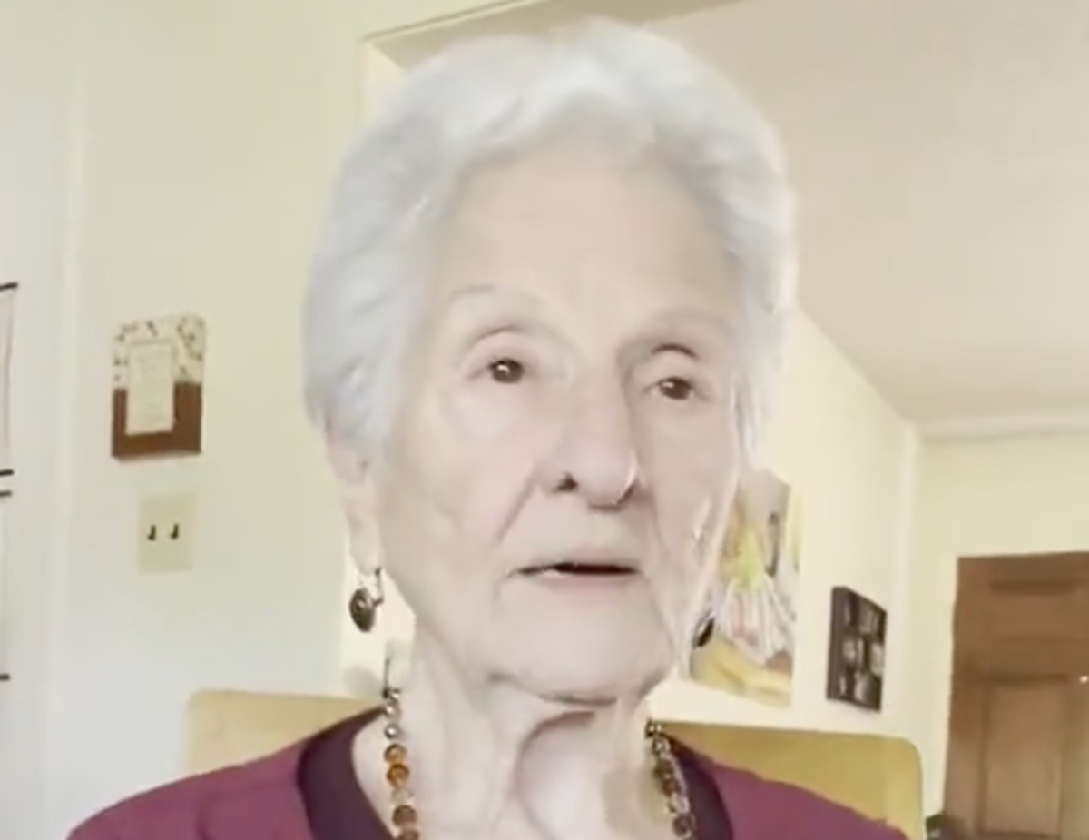 Latin Grammys 2022: Angela Álvarez, cantante cubana de 95 años, es ...