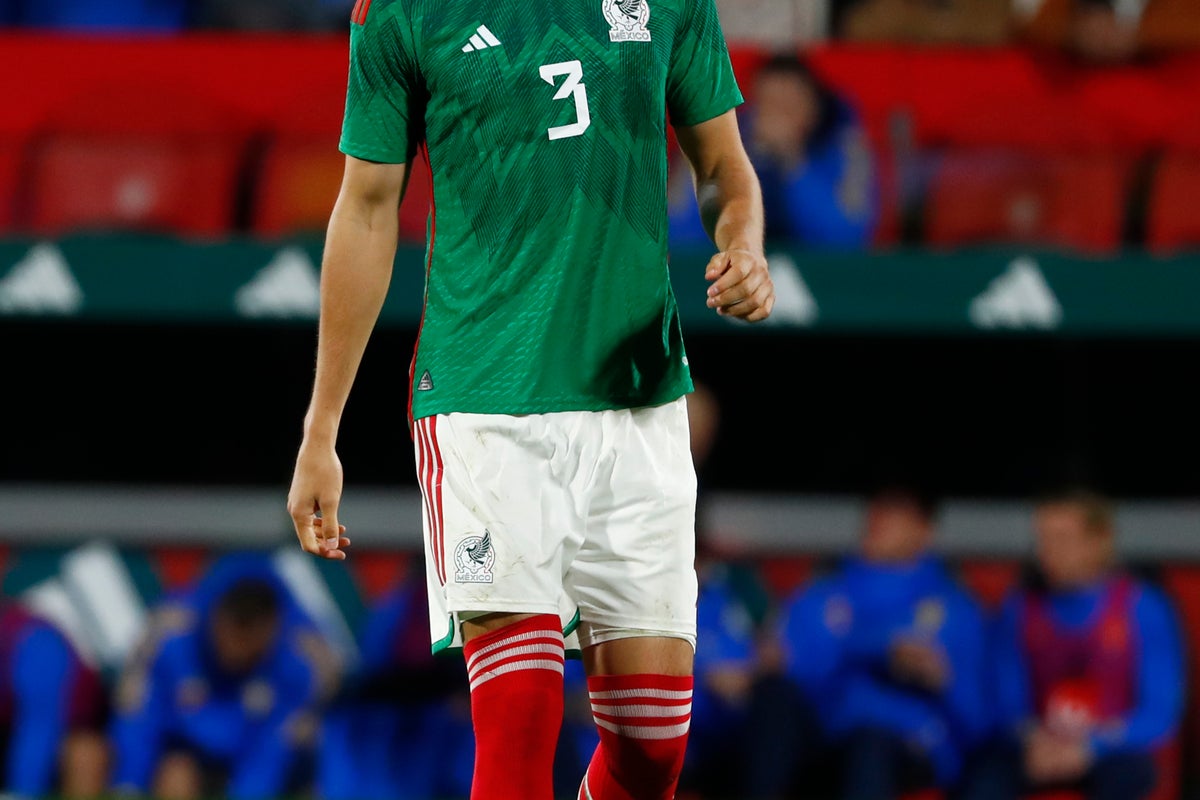 César Montes, listo para maniatar a Robert Lewandowski | Independent ...