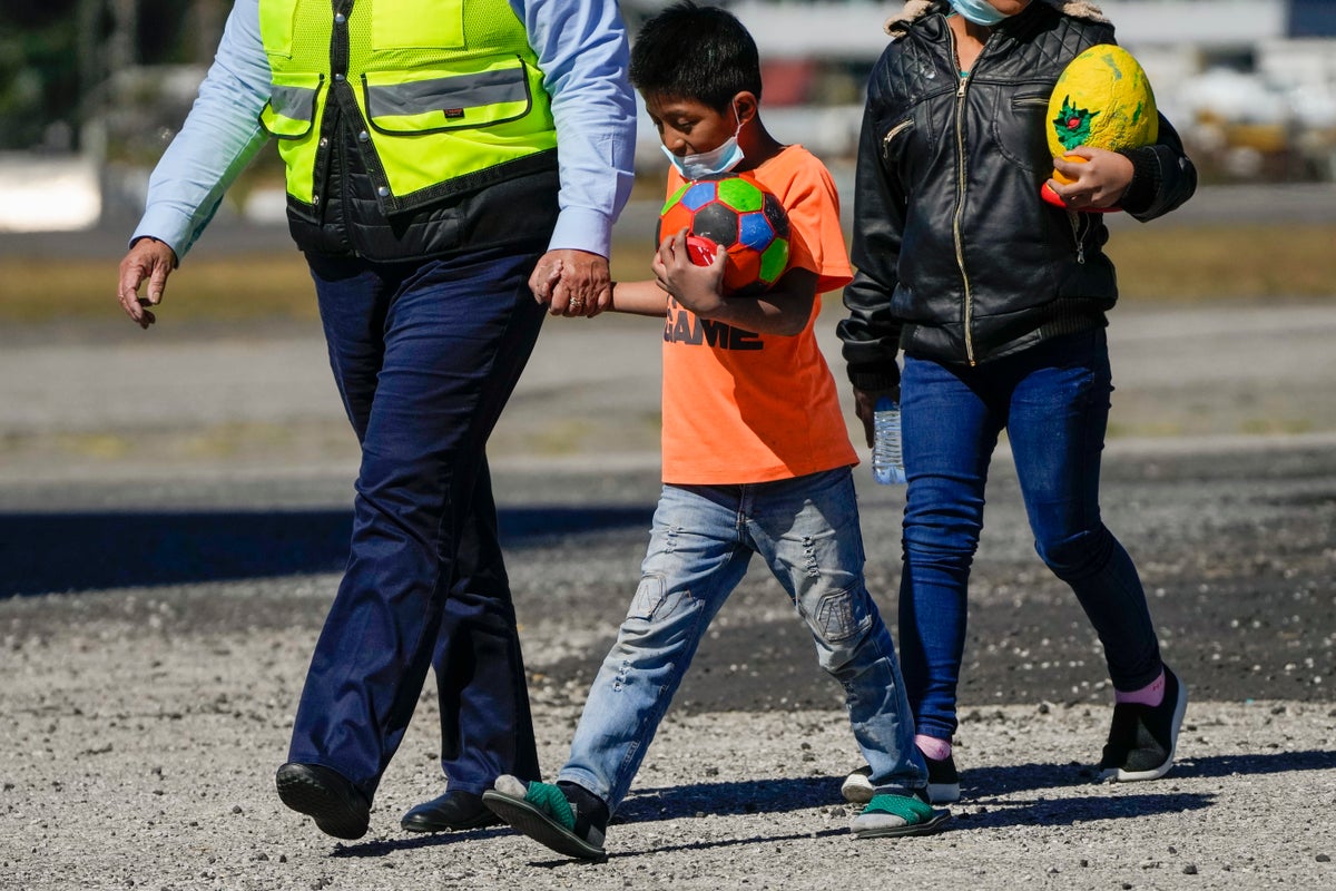 México deporta a Guatemala a casi 100 menores de edad | Independent Español