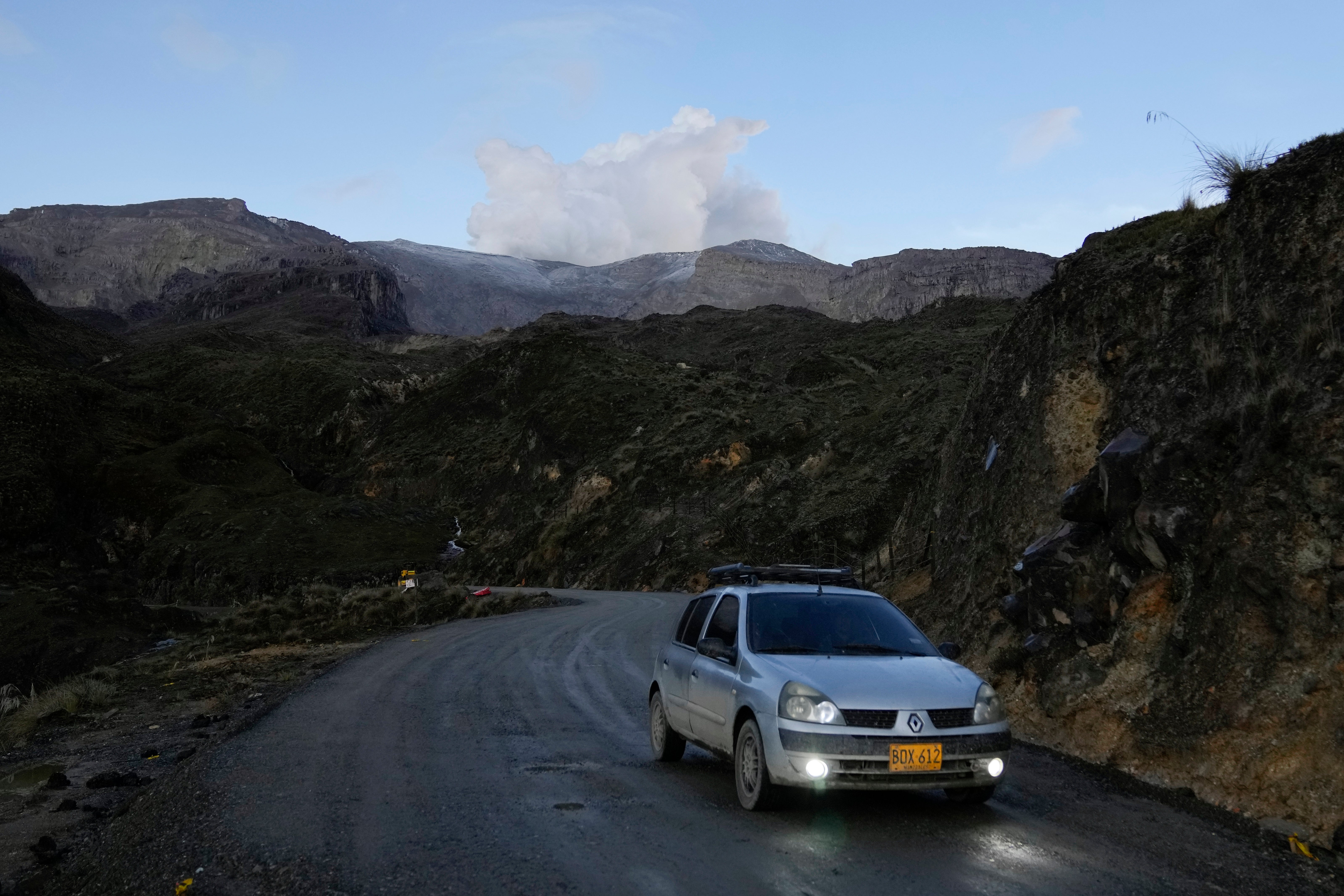 Colombia:temor a erupción golpea a turismo cerca del volcán ...