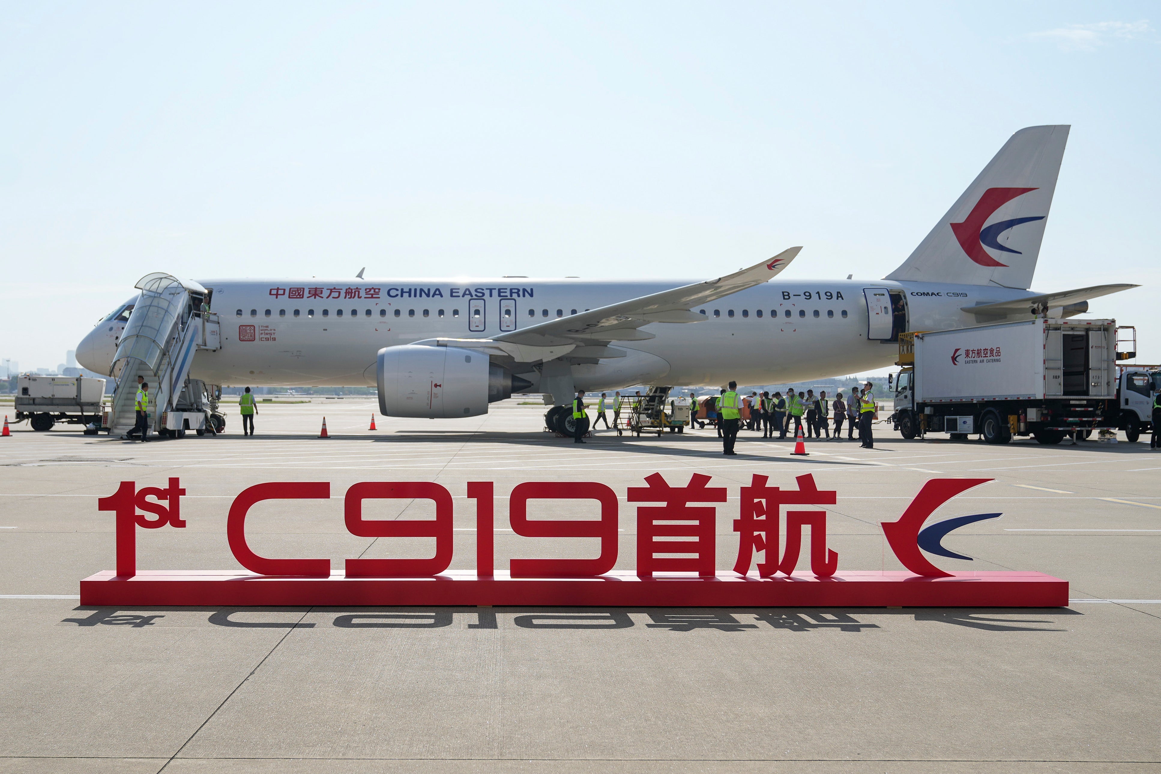 El primer avión de pasajeros de fabricación china completa su vuelo inaugural | Independent Español