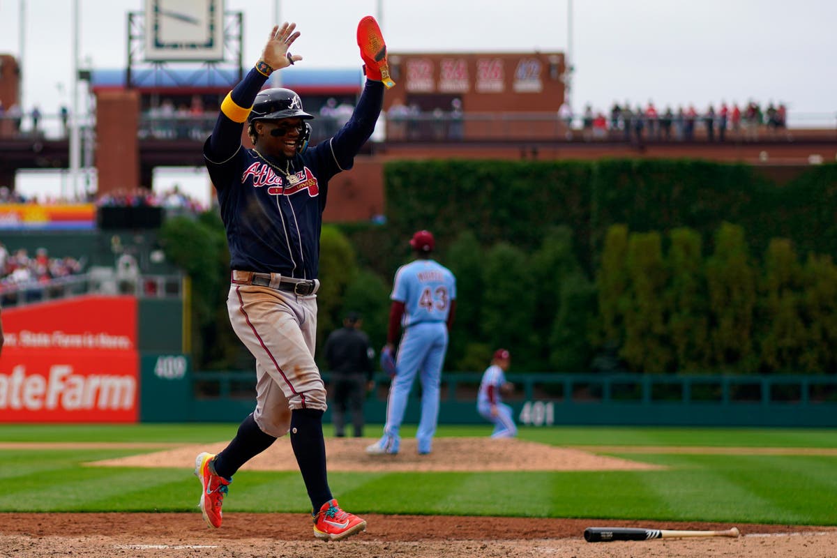 Bravos anotan 5 en el 10mo para vencer 5-1 a Filis, 8va victoria ...