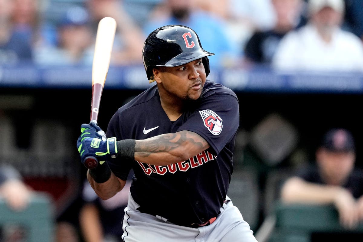 Con grand slam de Ramírez, Guardianes aplastan por 14-1 a Reales ...