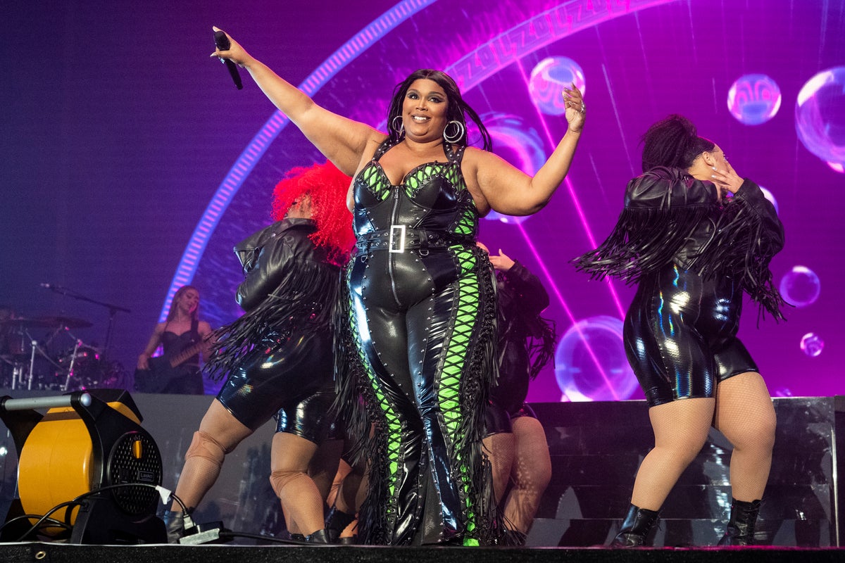 Lizzo dice que “no es la villana” tras demanda por acoso sexual de ...