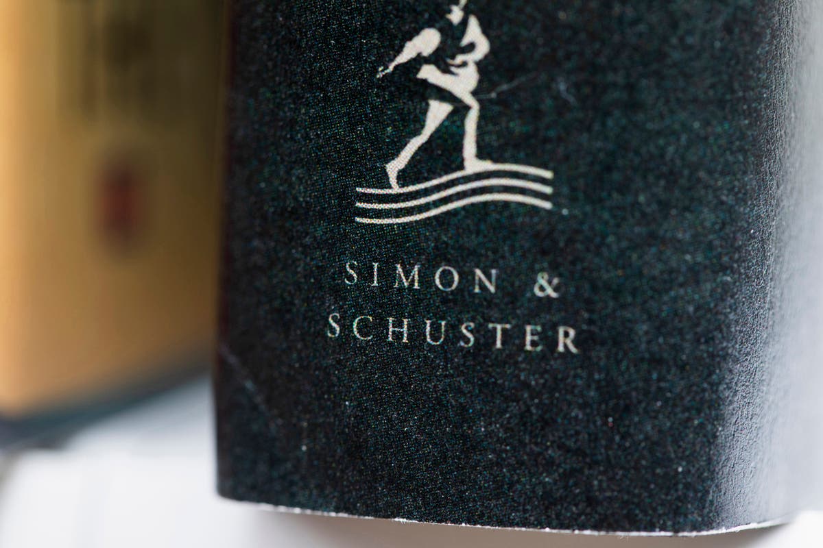 Simon & Schuster es vendida a la firma KKR por 1.620 millones de ...