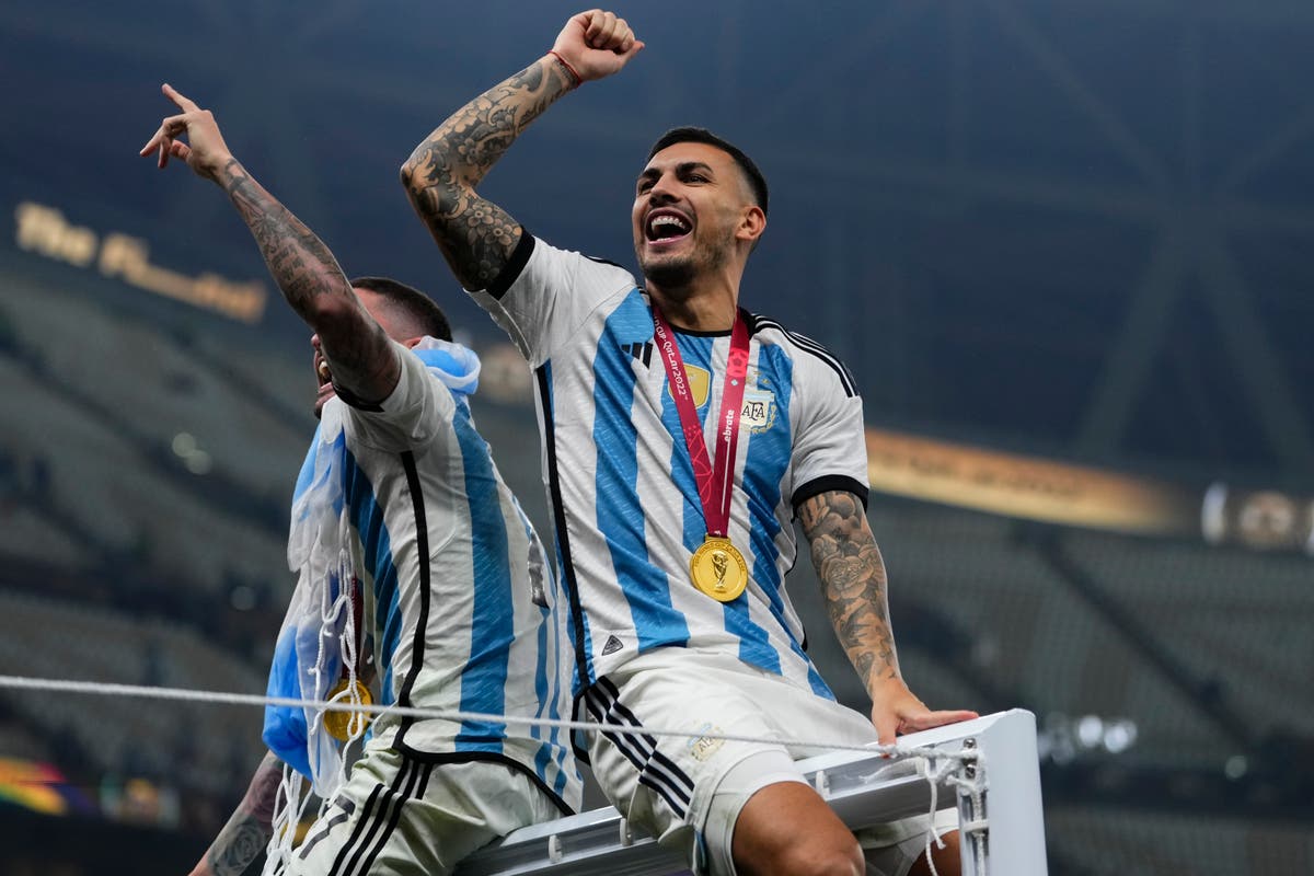Leandro Paredes regresa a la Roma y firma por dos años | Independent ...