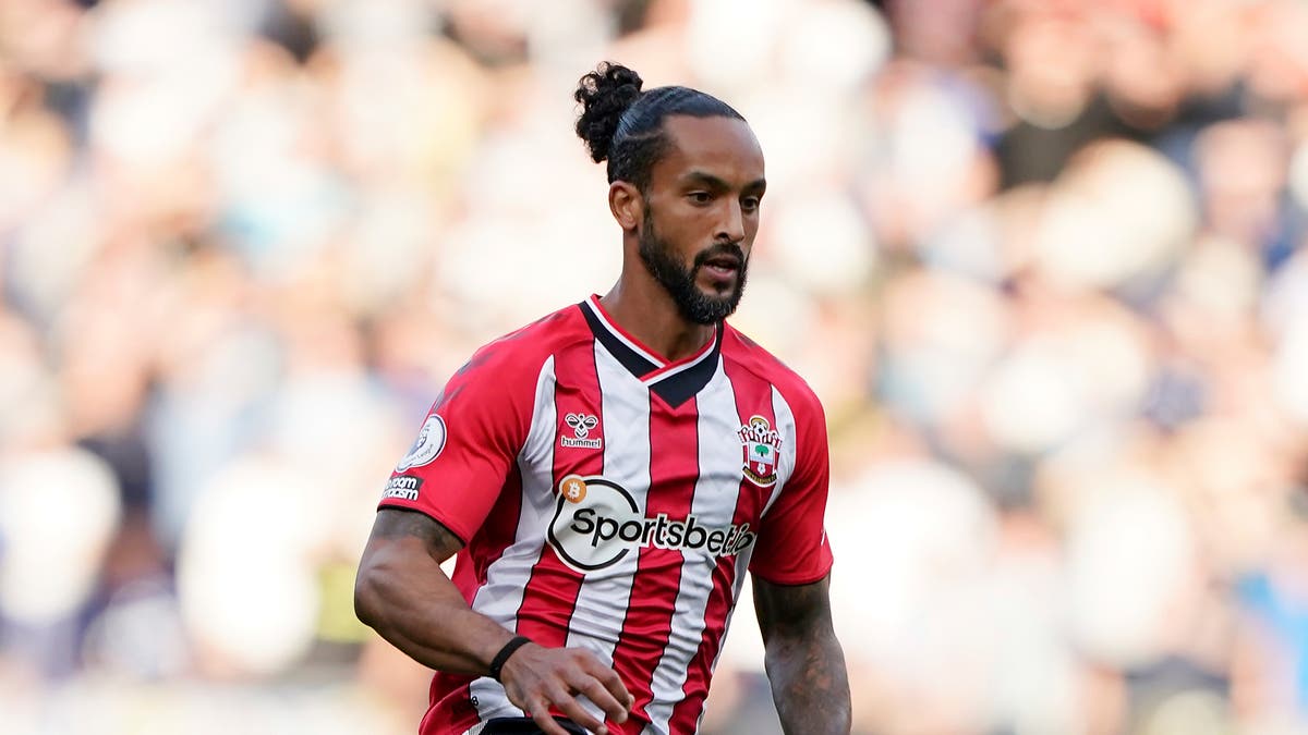 El delantero Theo Walcott anuncia sur retiro a los 34 años y tras 18 ...