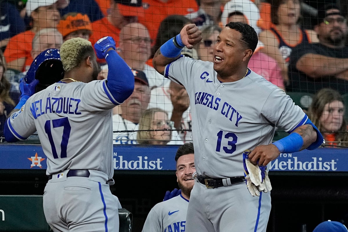 Reales conectan 4 jonrones y barren a tambaleantes Astros con victoria ...