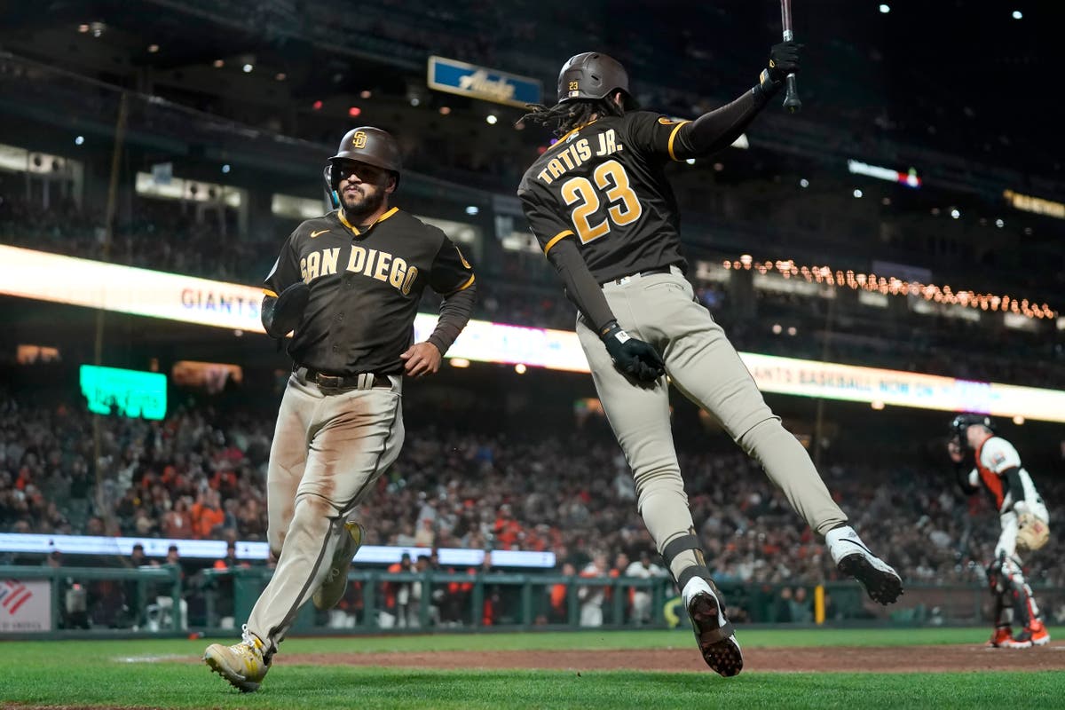 Padres mantienen vivas esperanzas de playoffs; vencen a Gigantes en 10 ...