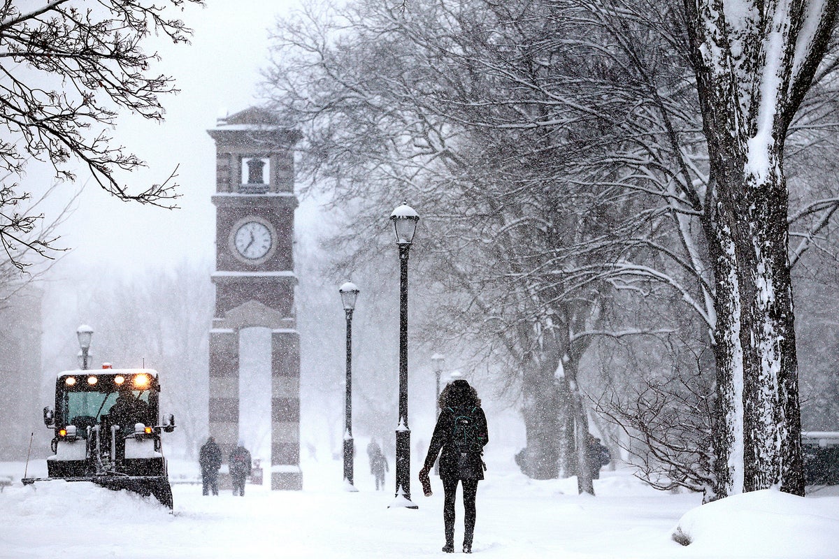Rector de universidad en Wisconsin afirma que fue despedido por grabar ...