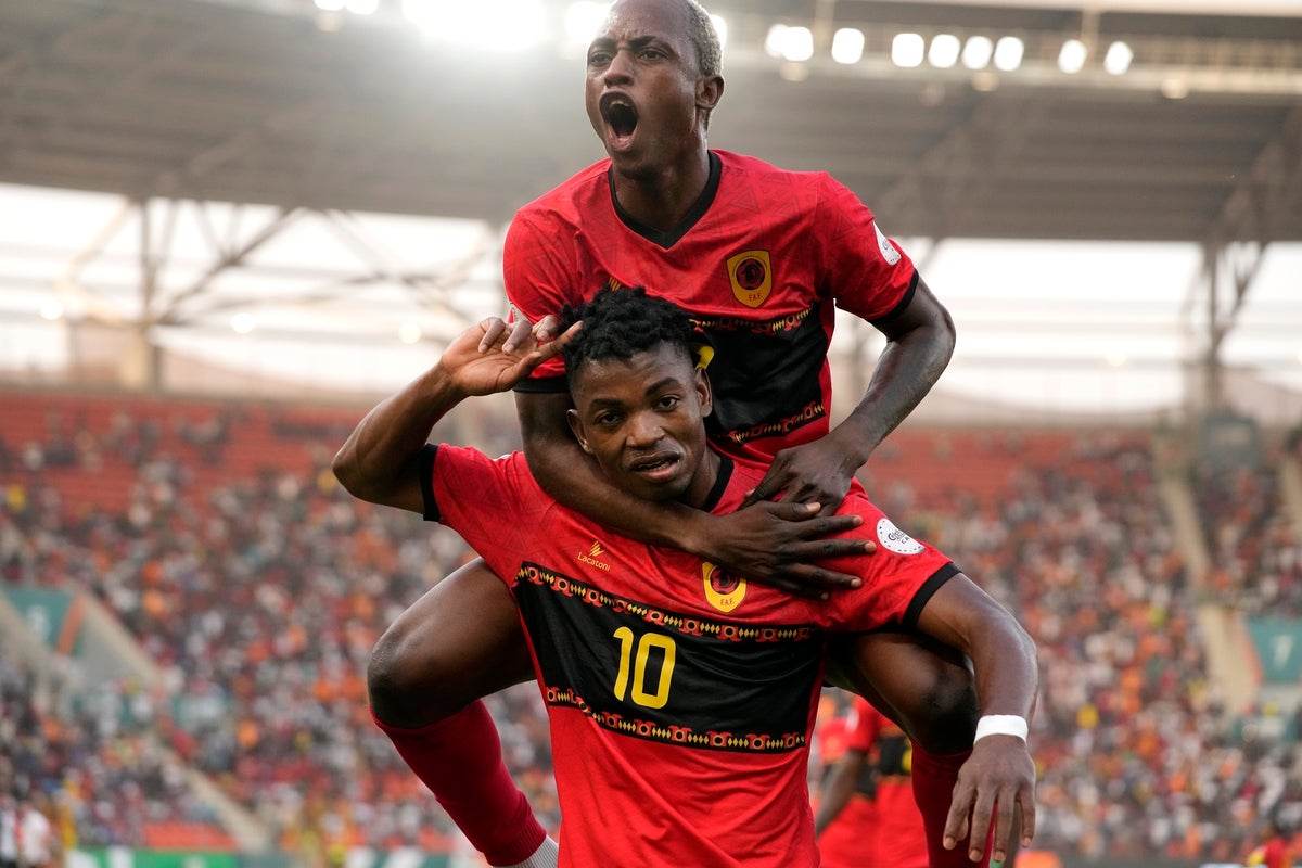 Con doblete y asistencia de Dala, Angola vence a Namibia y avanza a ...