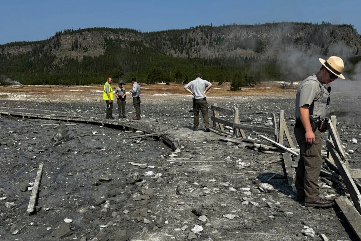Explosión hidrotermal sorprende a visitantes en Parque Nacional de ...