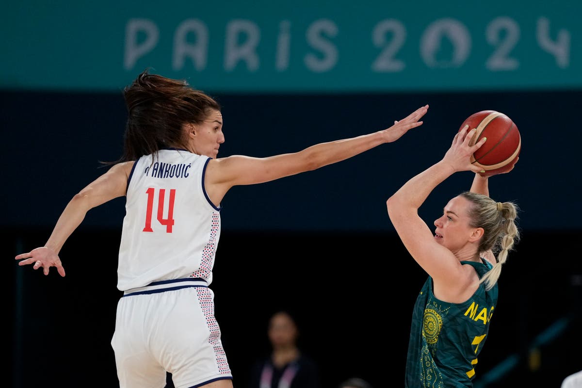 Australia supera a Serbia y se instala en las semifinales del torneo femenino de baloncesto ...