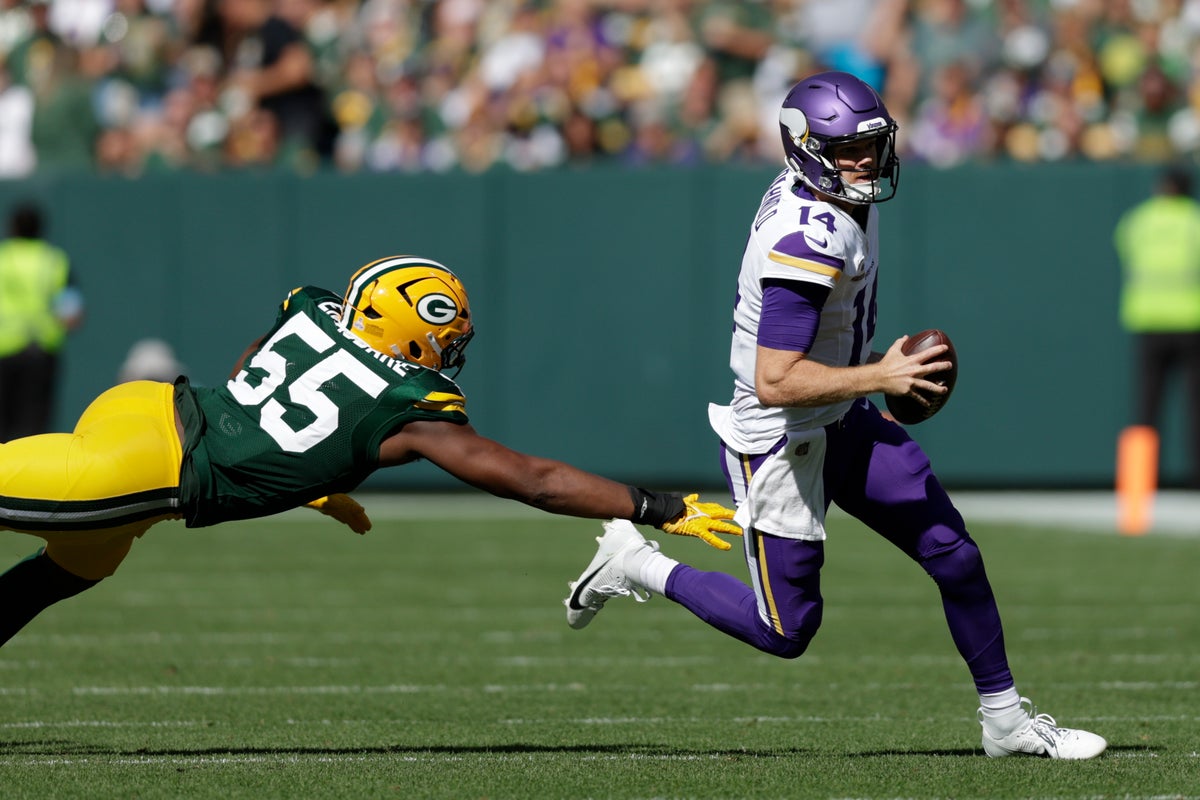 Darnold y los invictos Vikings dominan primera mitad y se aferran para vencer 31-29 a Packers ...