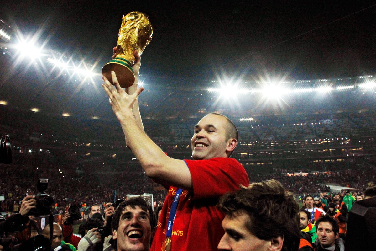 Iniesta, estrella del Barcelona y de España, anuncia su retirada tras ...