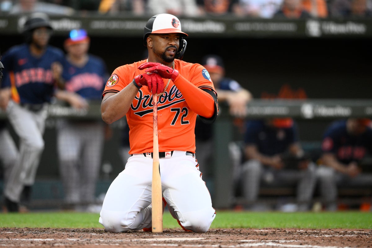 Orioles declinan opción para el 2025 del dominicano Eloy Jiménez ...
