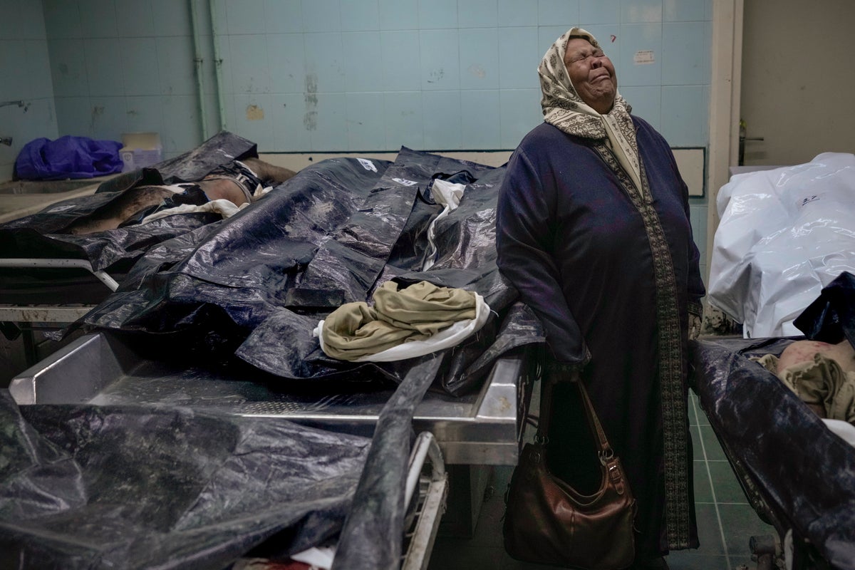 Sirios acuden a las morgues en busca de sus seres queridos fallecidos ...