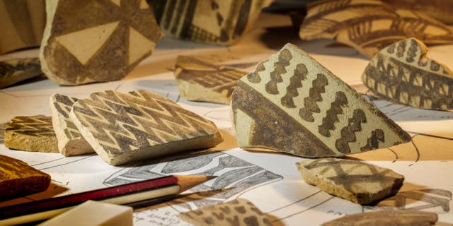 Descubren estatuas con forma de alienígenas en un antiguo asentamiento ...