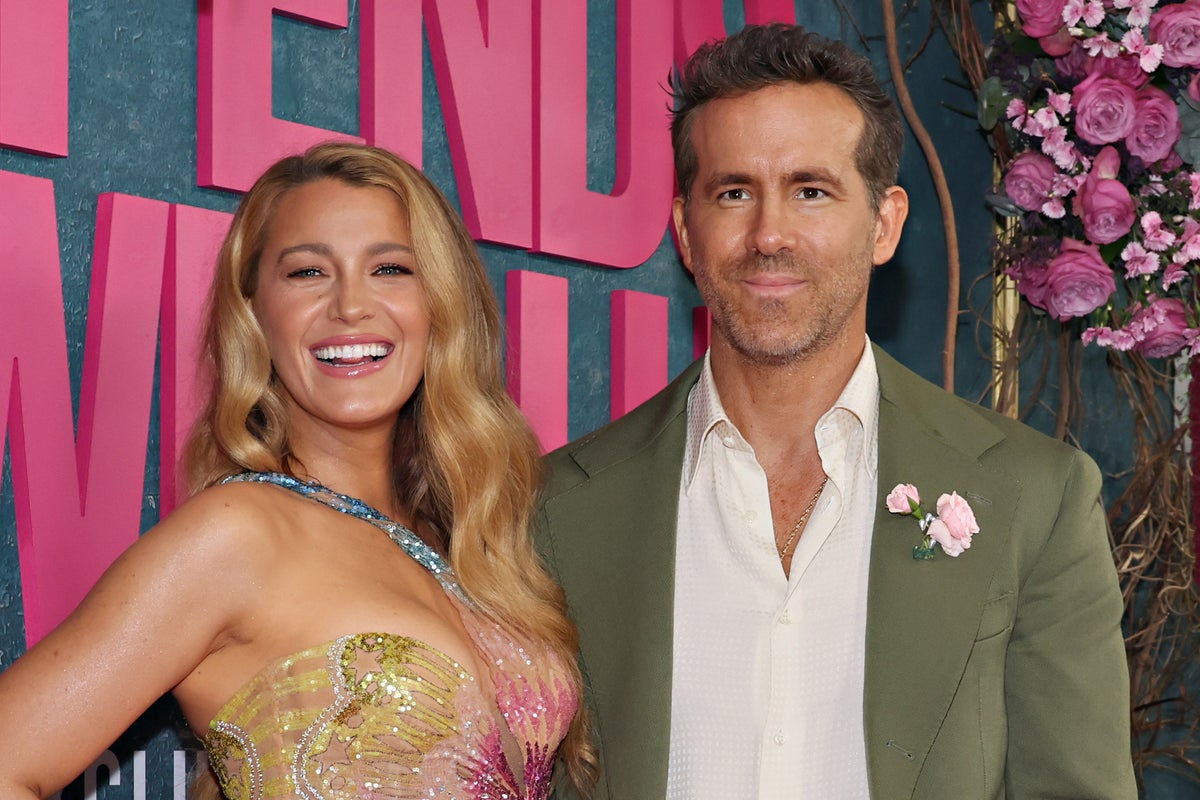 Critican a Ryan Reynolds y Blake Lively por asegurar que se criaron en familias de “clase muy ...