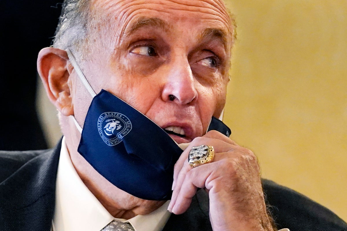 Giuliani trata de salvar sus anillos de los Yankees tras una condena ...
