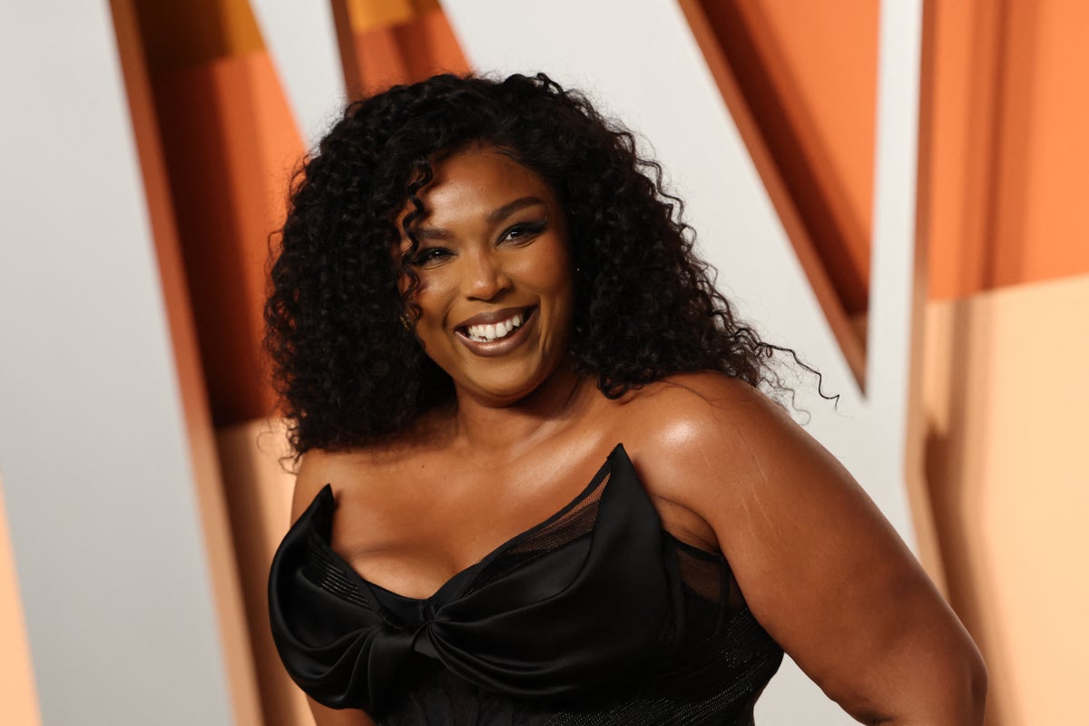 Lizzo revela que dejó de tomar tres bebidas al día en su franquicia favorita para bajar de peso ...