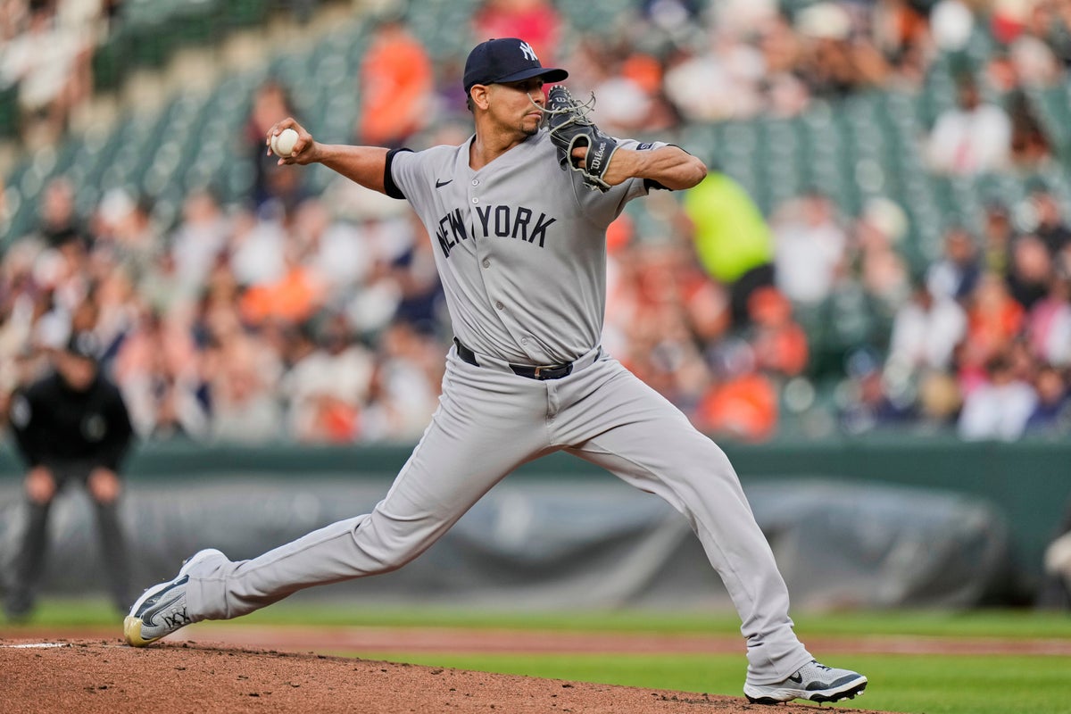 Yankees designan al veterano lanzador derecho venezolano Carlos ...