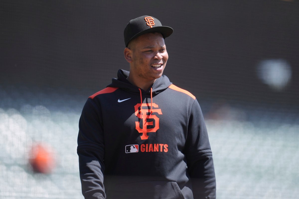 Rafael Devers explica por qué jugaría en primera base con Gigantes y no ...