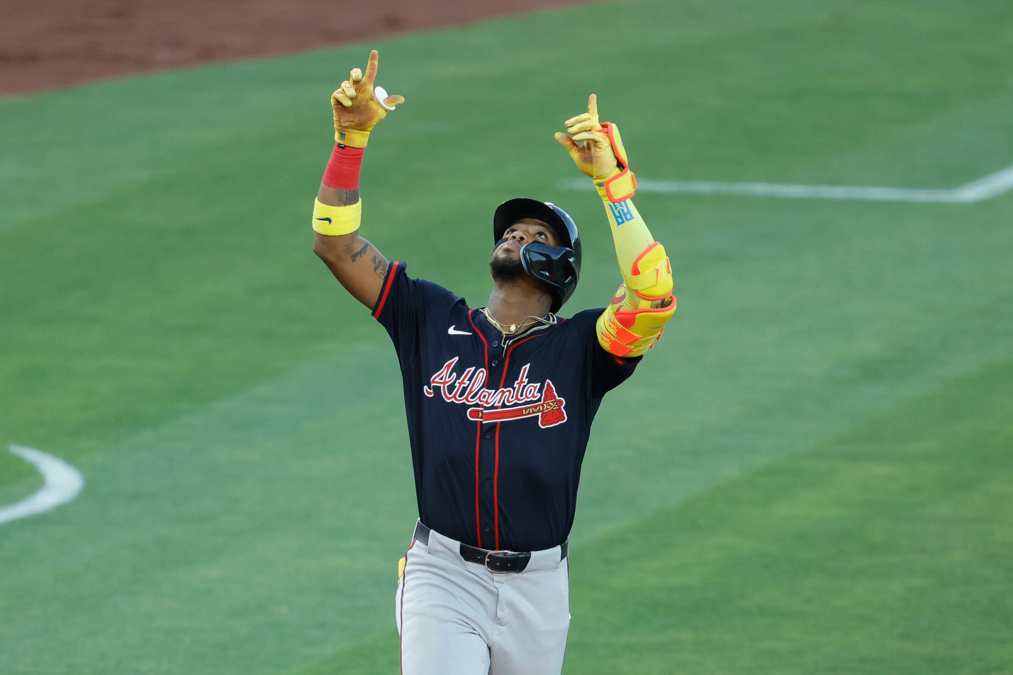 Acuña conecta 2 jonrones y Bravos rompen racha de 13 derrotas en California al vencer a los A's ...