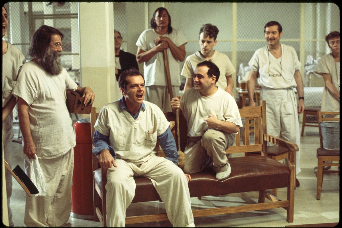 Michael Douglas y Danny DeVito recuerdan “One Flew Over the Cuckoo’s ...