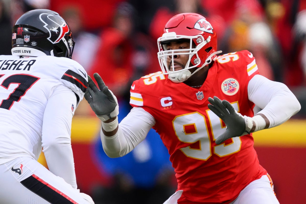Chris Jones de Chiefs elegido el mejor de la linea defensiva por panel ...