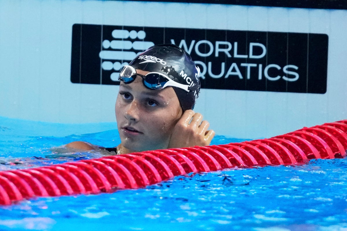 Summer McIntosh gana su primer oro en el mundial en su búsqueda de cinco medallas | Independent ...