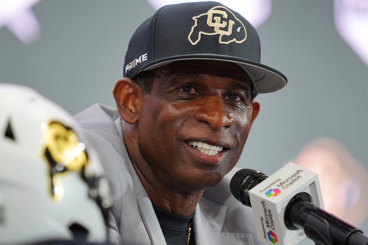 Deion Sanders revela que superó un cáncer en la vejiga. Pero dirigirá a ...