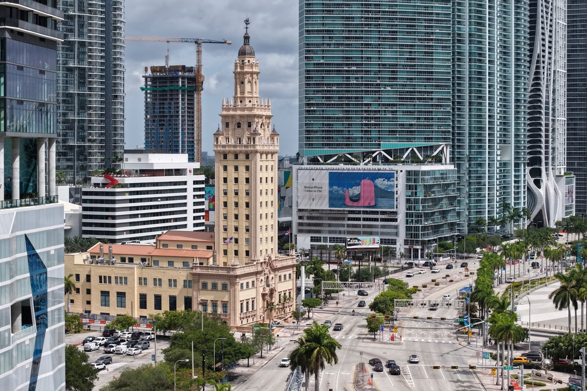 Torre de la Libertad de Miami reabre mientras Trump aumenta arrestos en ...