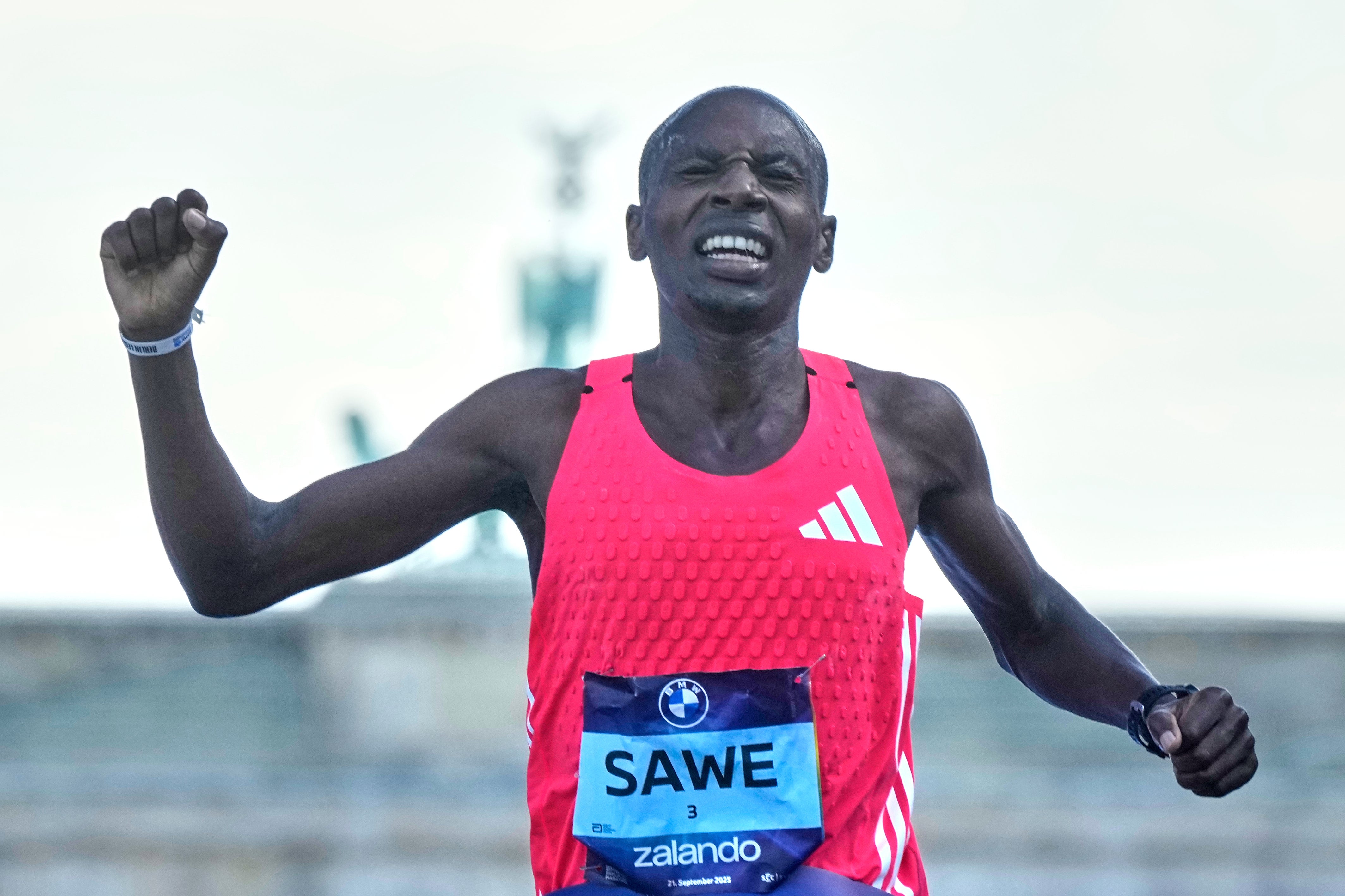 Sebastian Sawe gana el maratón de Berlín, pero el calor se interpone en su intento de récord ...
