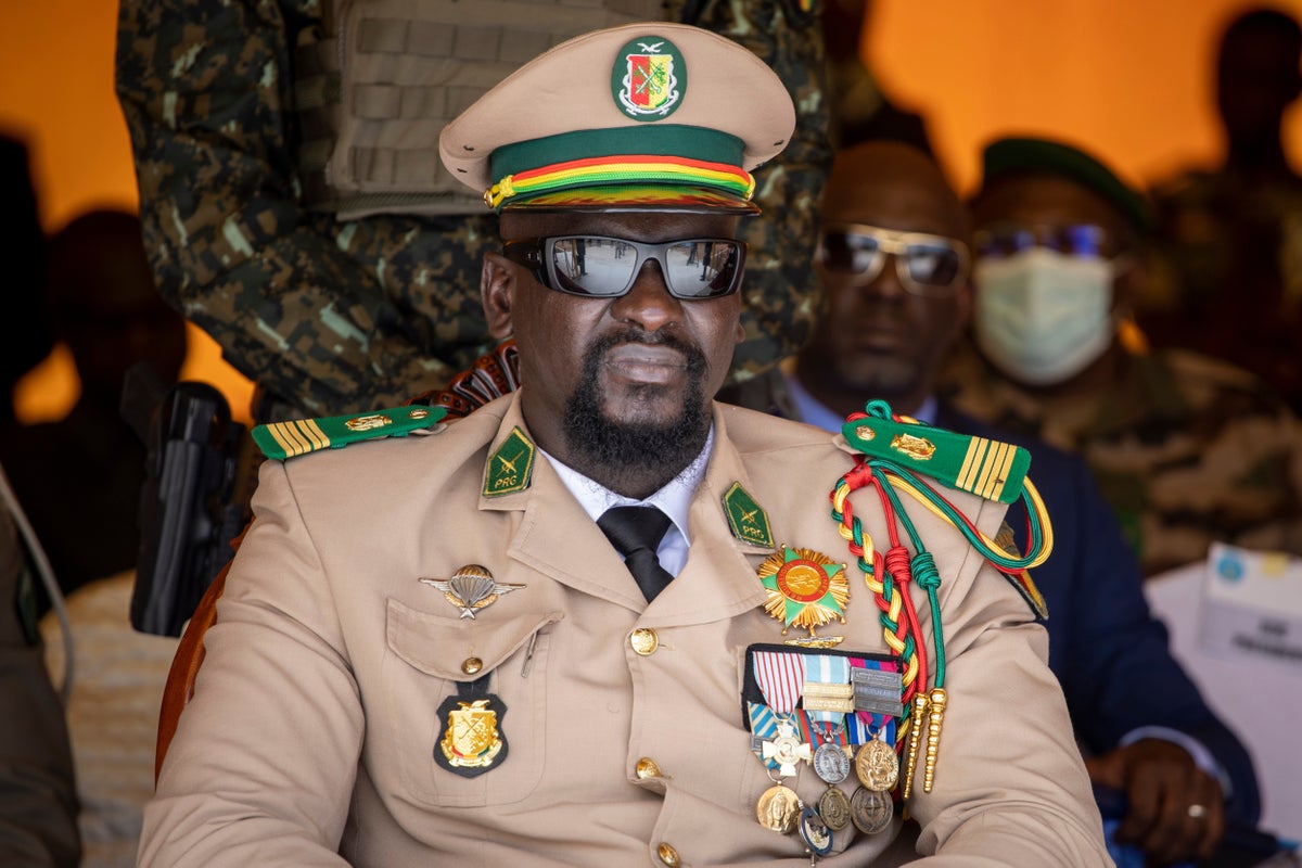 Guinea efectúa sus primeras elecciones desde el golpe de Estado de 2021 ...