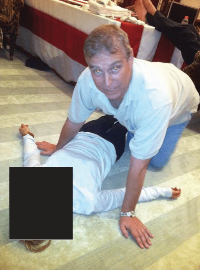 Andrew y Epstein le pidieron hacer un trío a una bailarina, según un ...